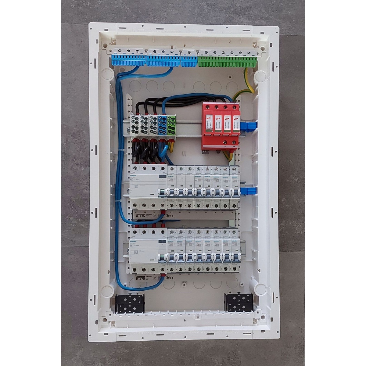 Tablou electric trifazat echipat conform DIN43870 ,SR EN 61439-2 (-3 ...